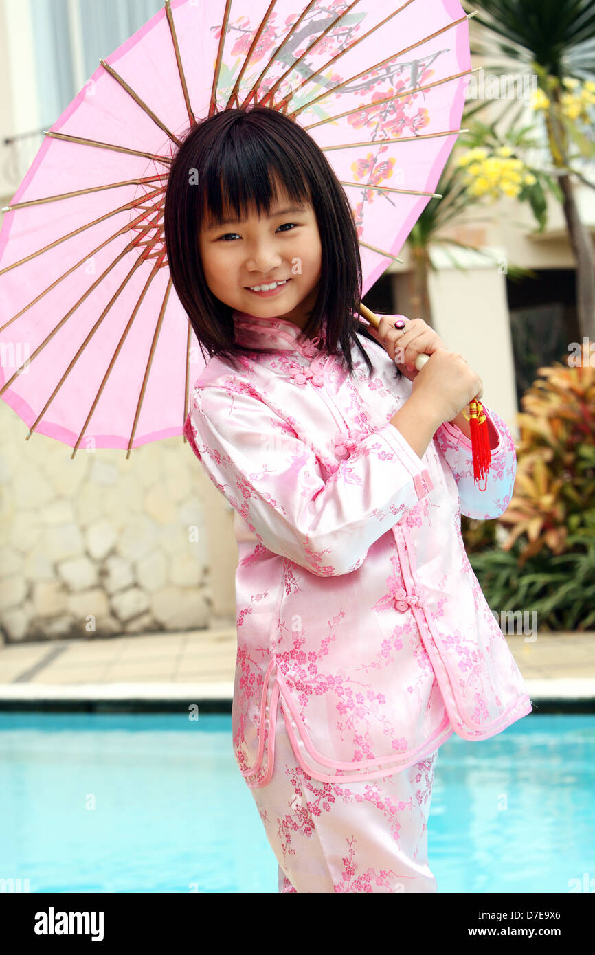 Chinese child holding umbrella Stock Photo - Alamy
