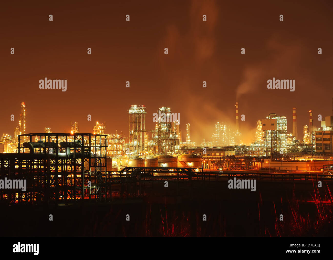 Oil refinery industrial plant Stock Photo - Alamy