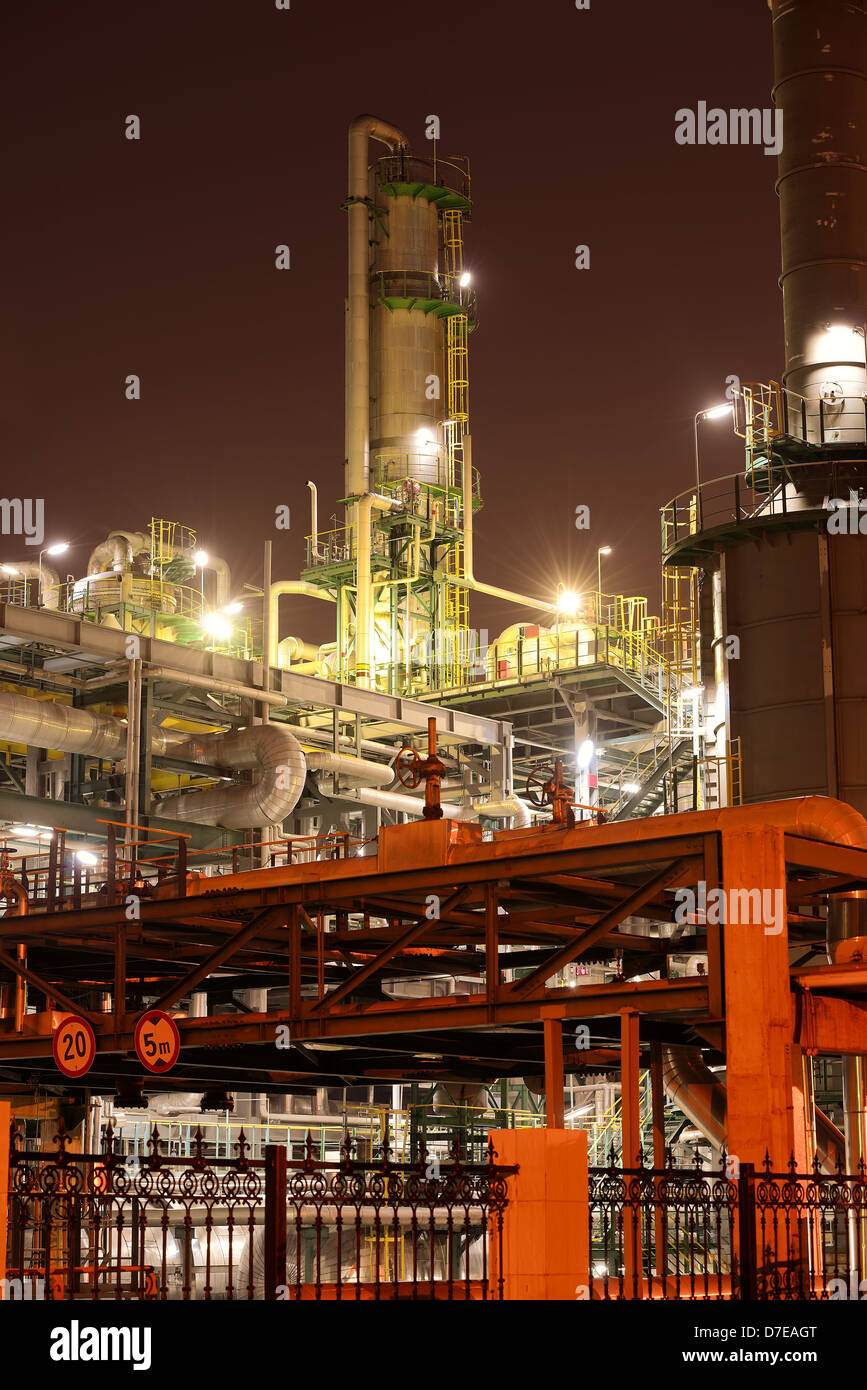 Oil refinery industrial plant Stock Photo - Alamy