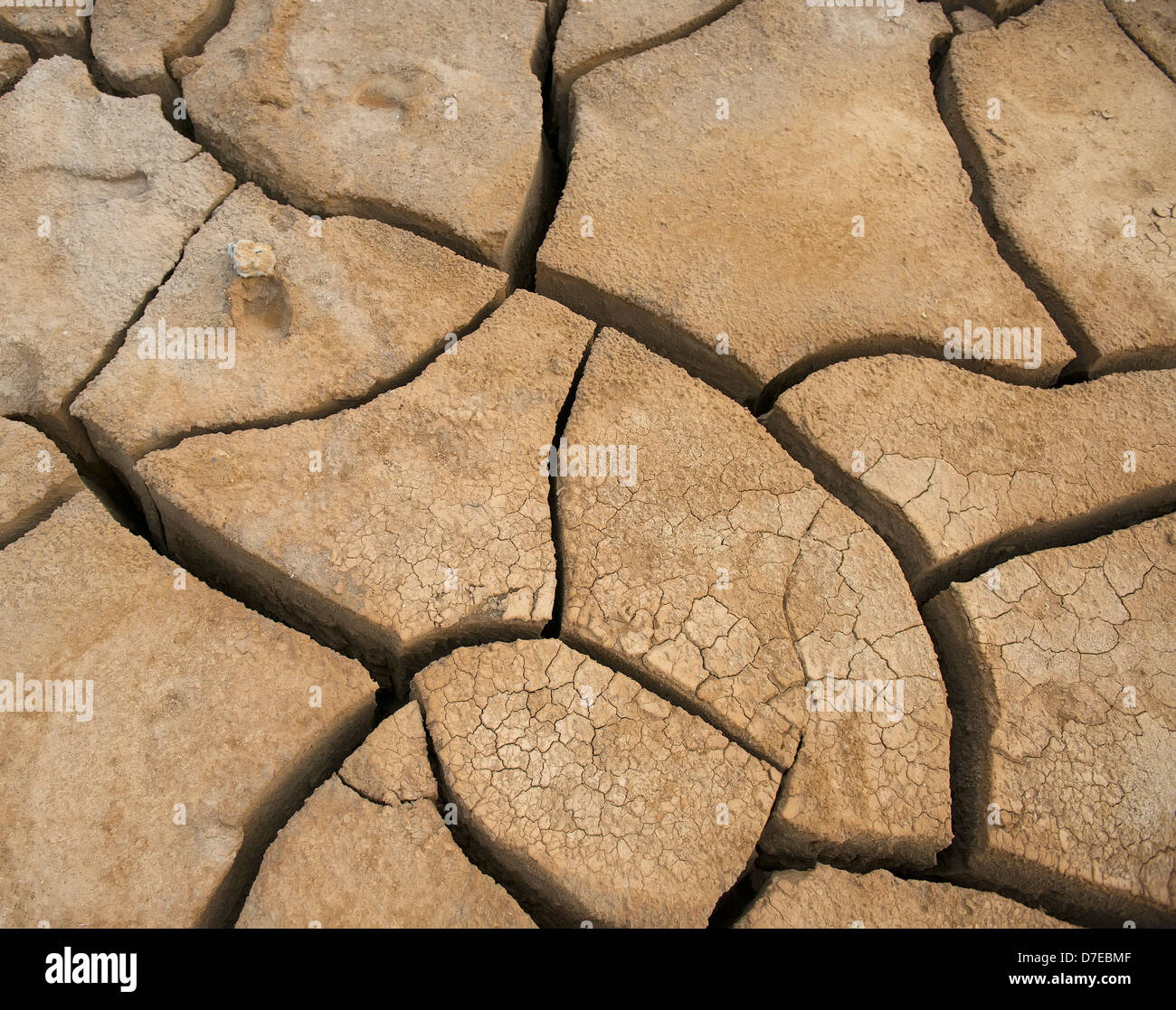 Cracked ground hi-res stock photography and images - Alamy