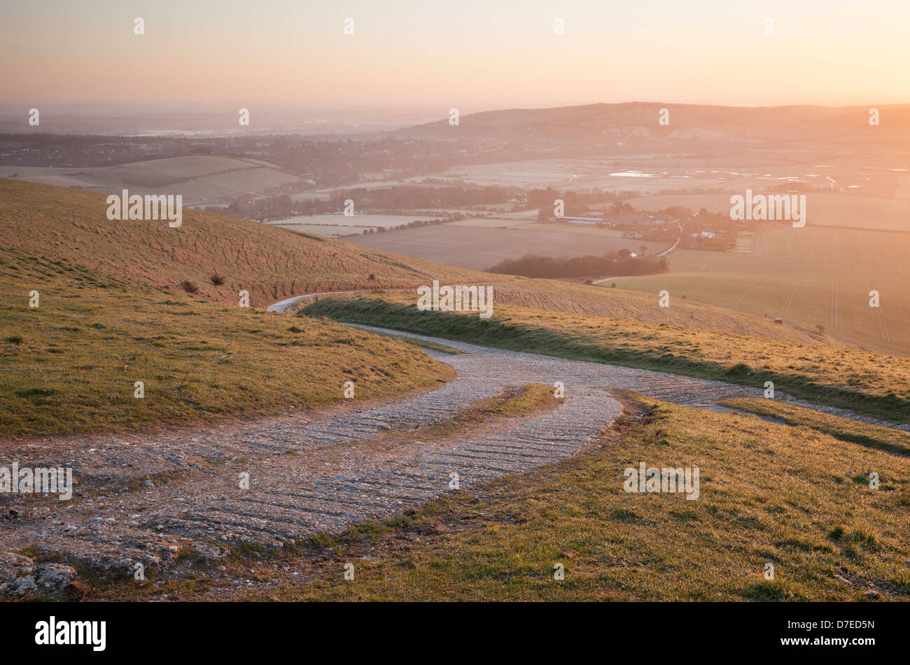 Beautiful sunrise on the Kingston Ridge, South Downs in East Sussex ...