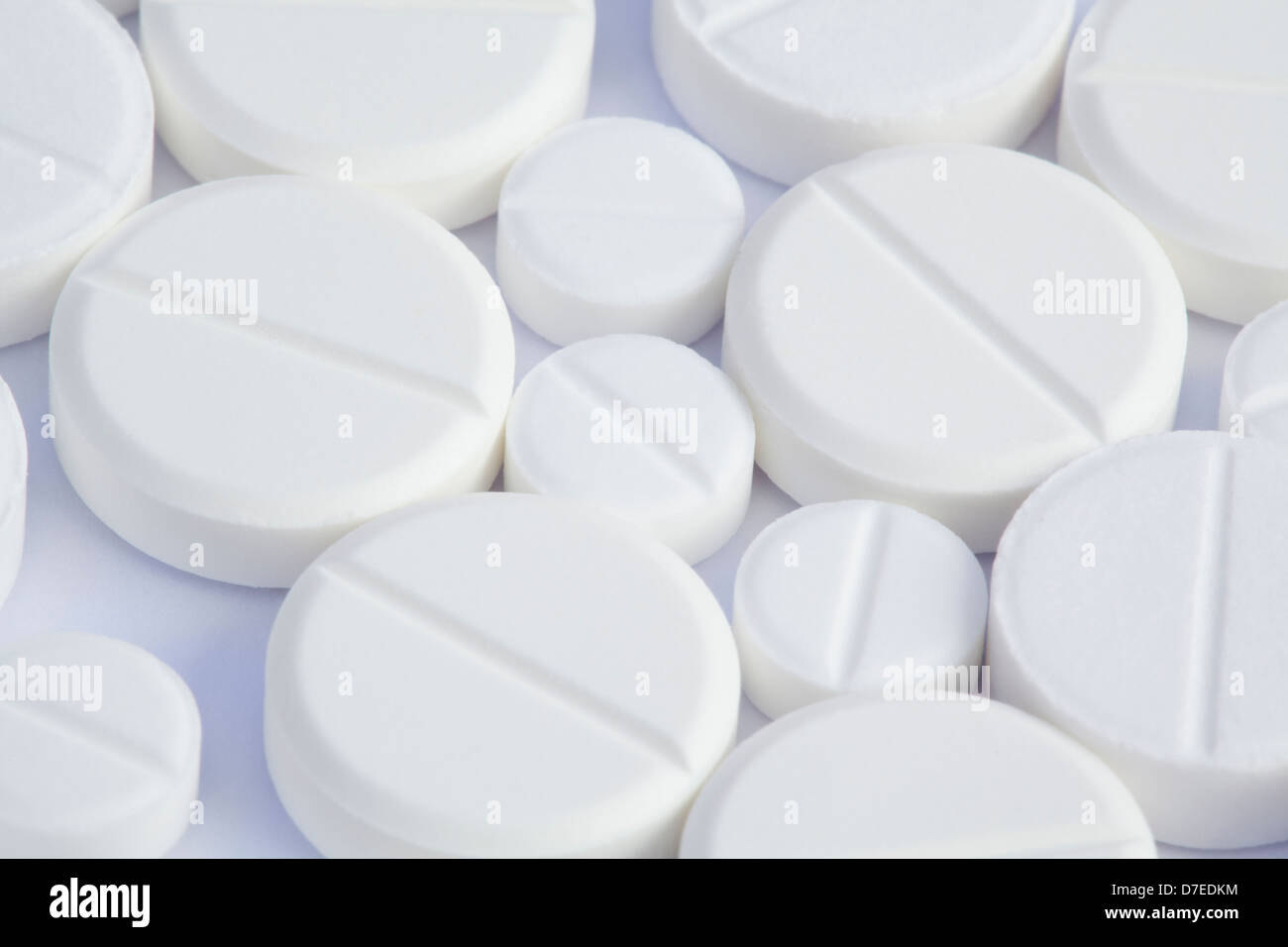 white tablets close-up Stock Photo - Alamy