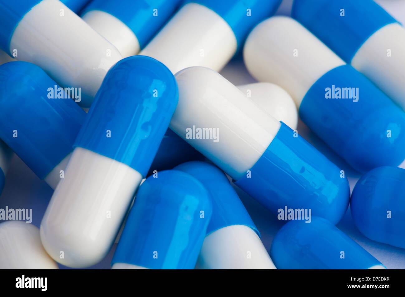 Blue pills hi-res stock photography and images - Alamy