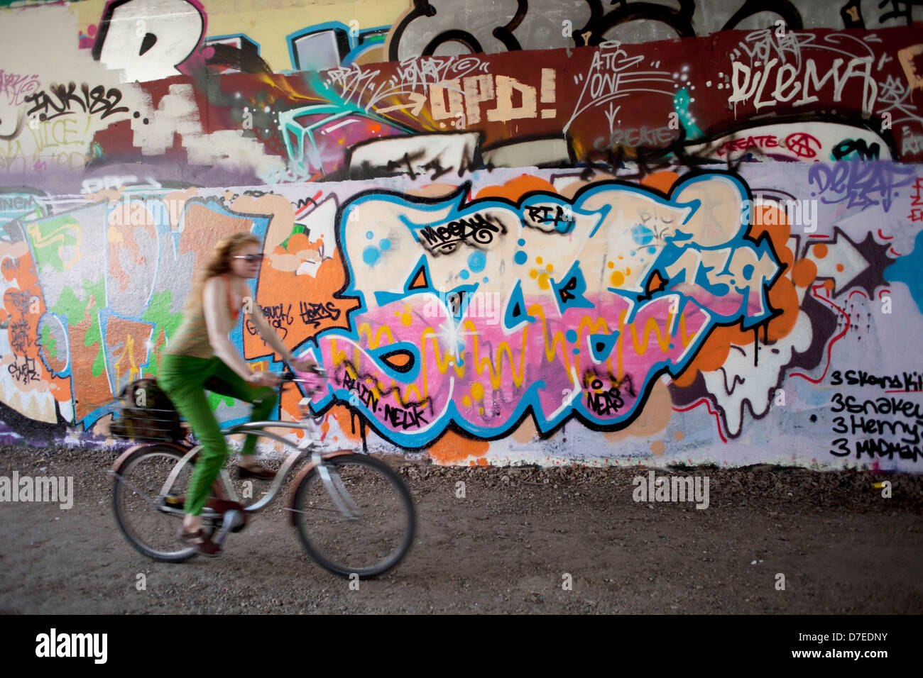 Legal graffiti wall london hi-res stock photography and images - Alamy