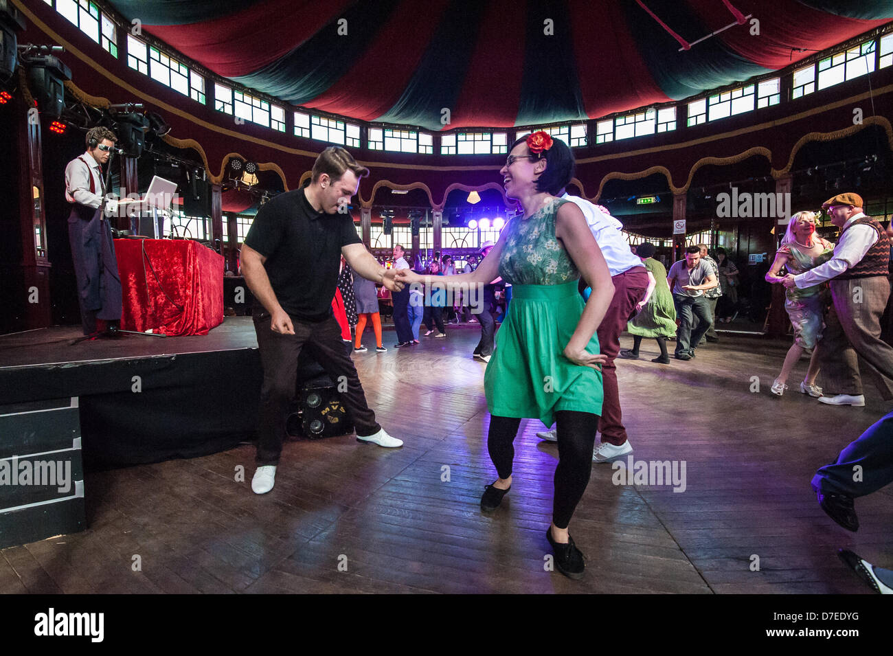 Tea dance and 1940s High Resolution Stock Photography and Images - Alamy