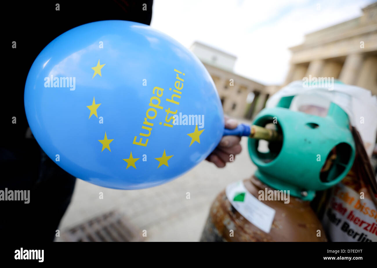 Martin Mogk inflates balloons lettered 'Eurpoe is here' at the Europe ...