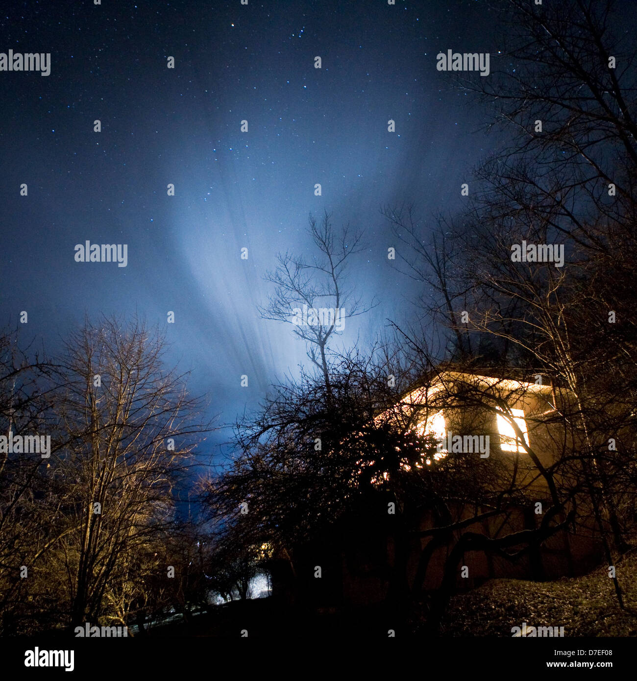 Night fog house hi-res stock photography and images - Alamy