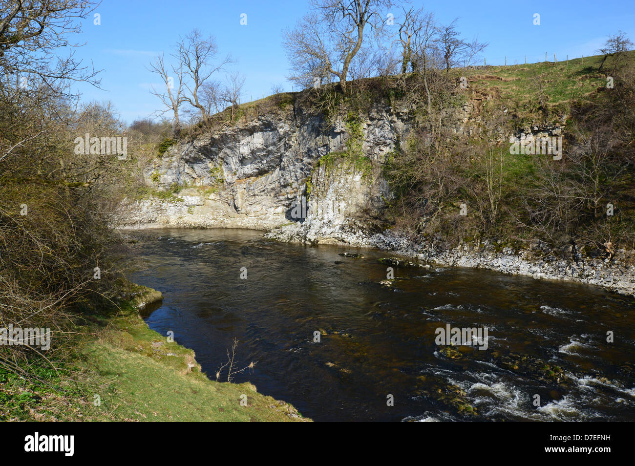 Loup Scar near Burnsall on the Dales Way Long Distance Footpath ...