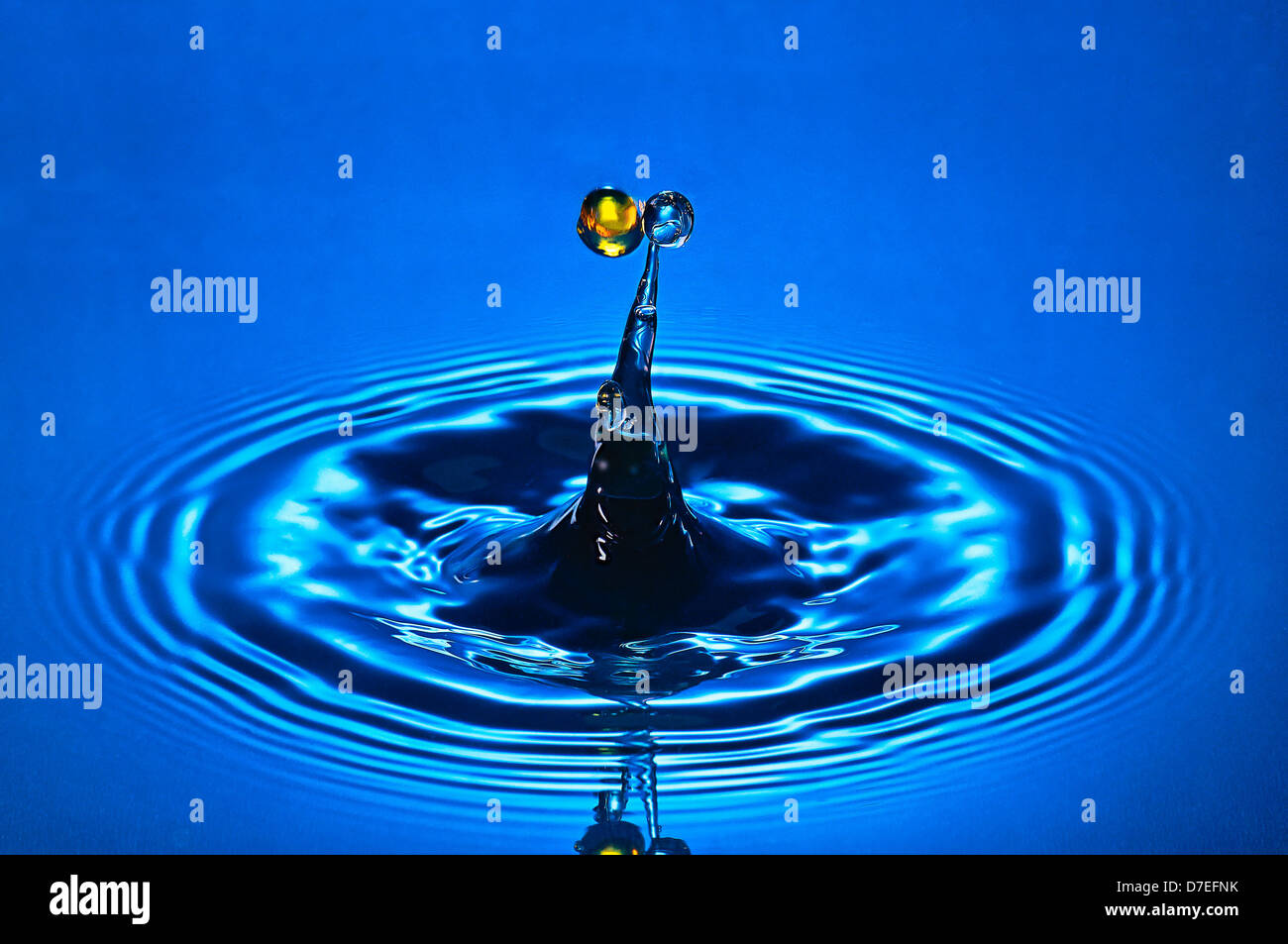 Water drops crown hi-res stock photography and images - Alamy