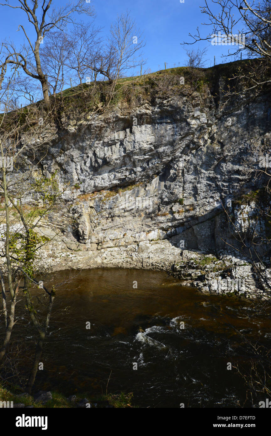 Loup Scar near Burnsall on the Dales Way Long Distance Footpath ...
