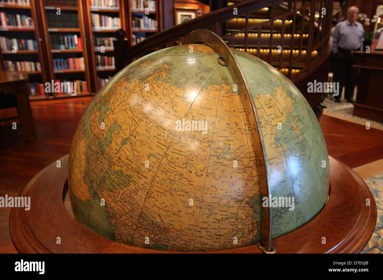 The library on board of the luxury liner "Queen Elizabeth" operated by ...