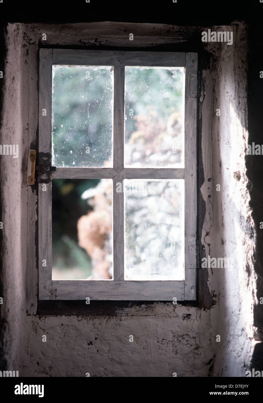 Stone windowframe hi-res stock photography and images - Alamy