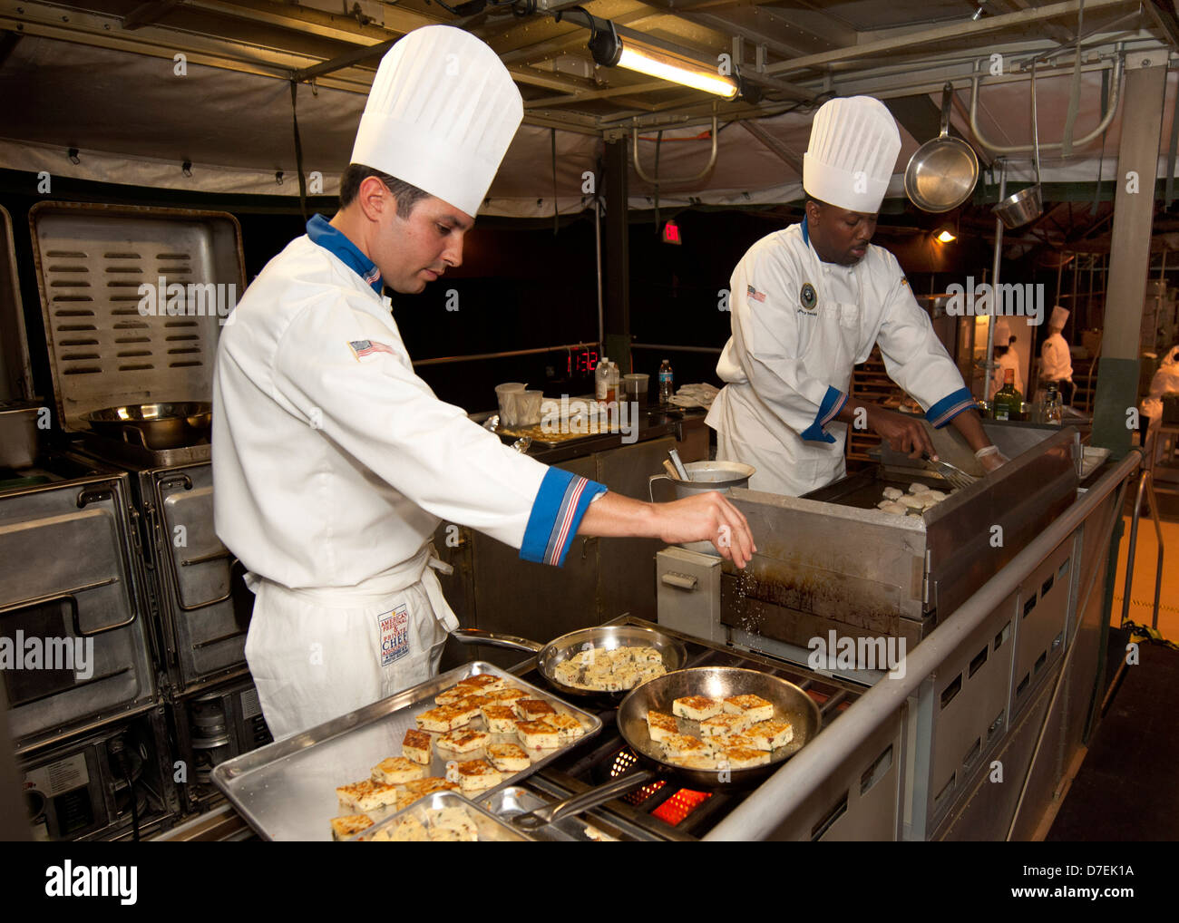 Sailors cook in a military competition Stock Photo - Alamy