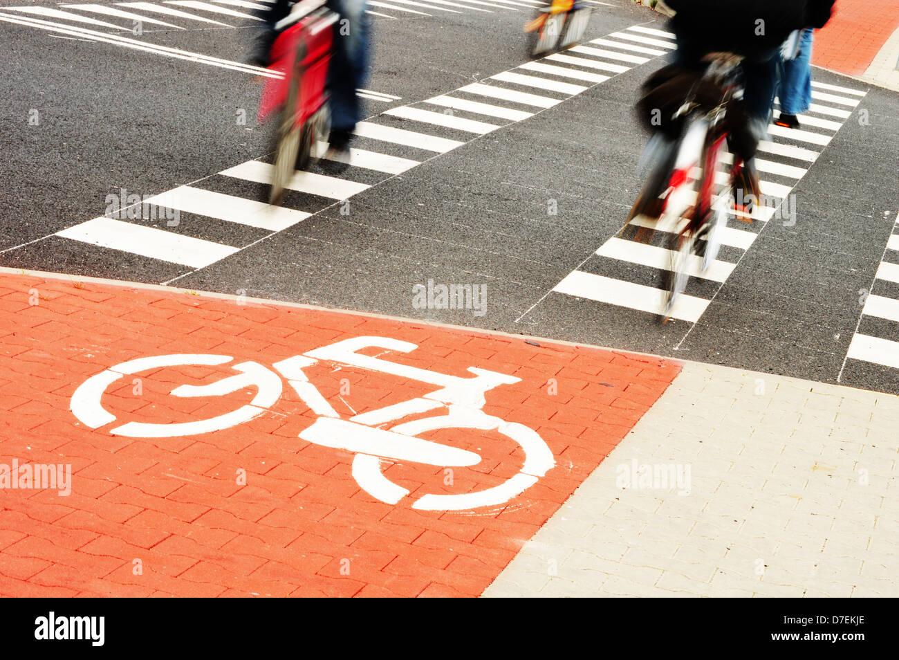 Bicycle road sign and bike rider Stock Photo - Alamy