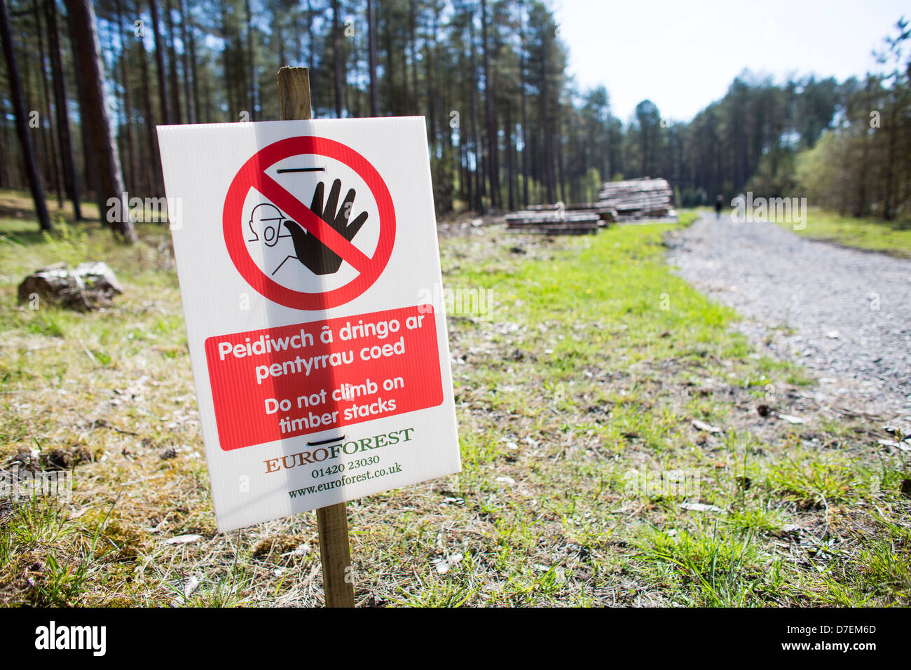 Bilingual warning sign hi-res stock photography and images - Alamy