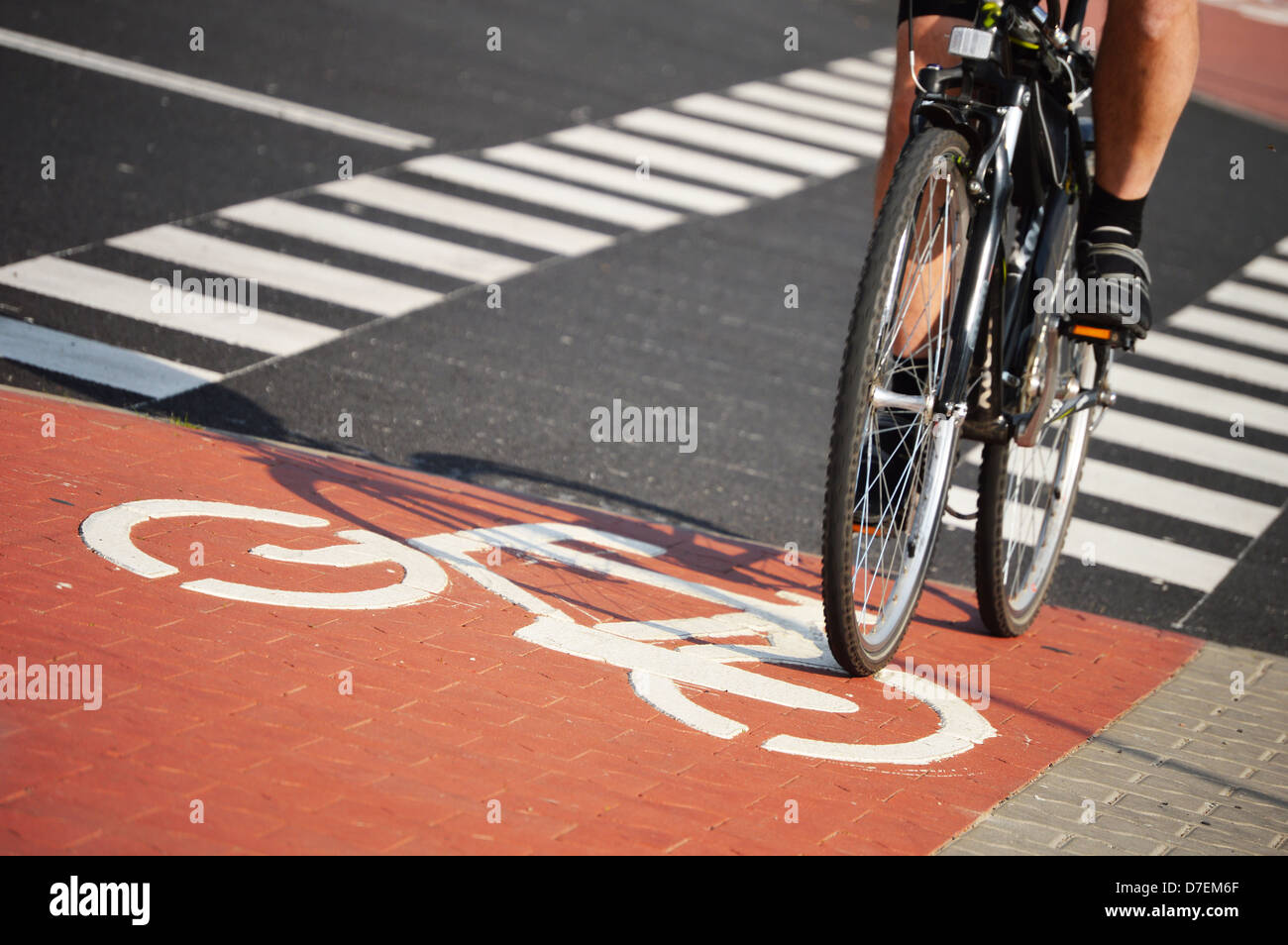 Bicycle road sign and bike rider Stock Photo - Alamy