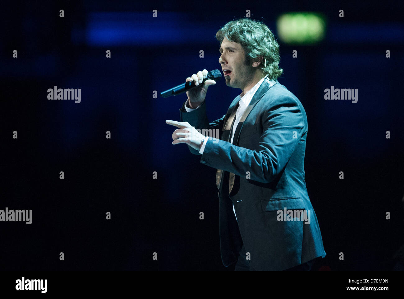 Josh groban singing hi-res stock photography and images - Alamy