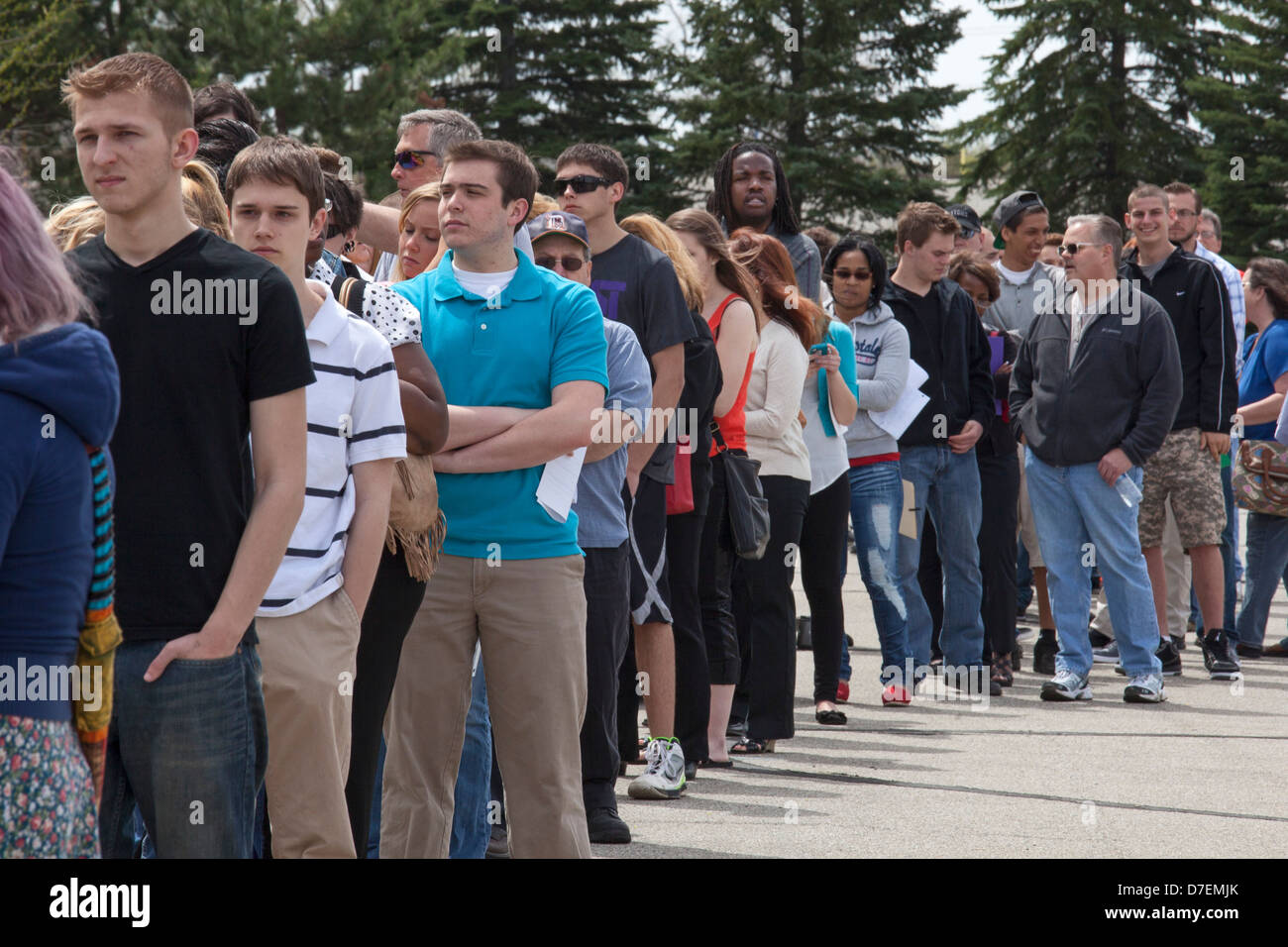 Job line hi-res stock photography and images - Alamy