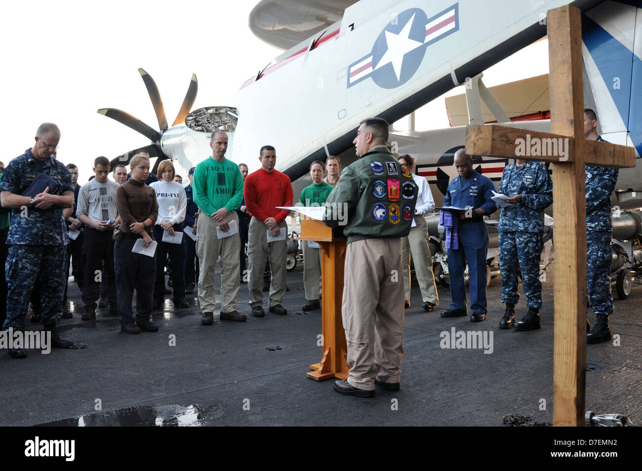 Sailors participate in an Easter service Stock Photo - Alamy