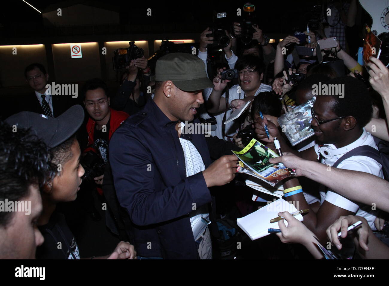 Taipei, Taiwan. 5th May, 2013. Will Smith and Jaden Smith said goodbye ...