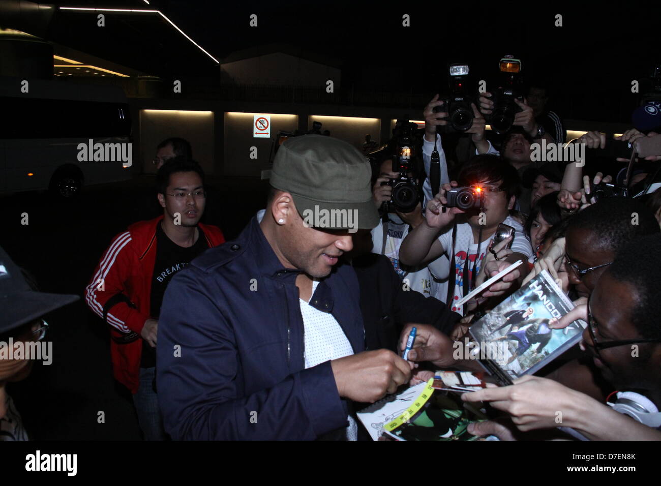 Taipei, Taiwan. 5th May, 2013. Will Smith and Jaden Smith said goodbye ...