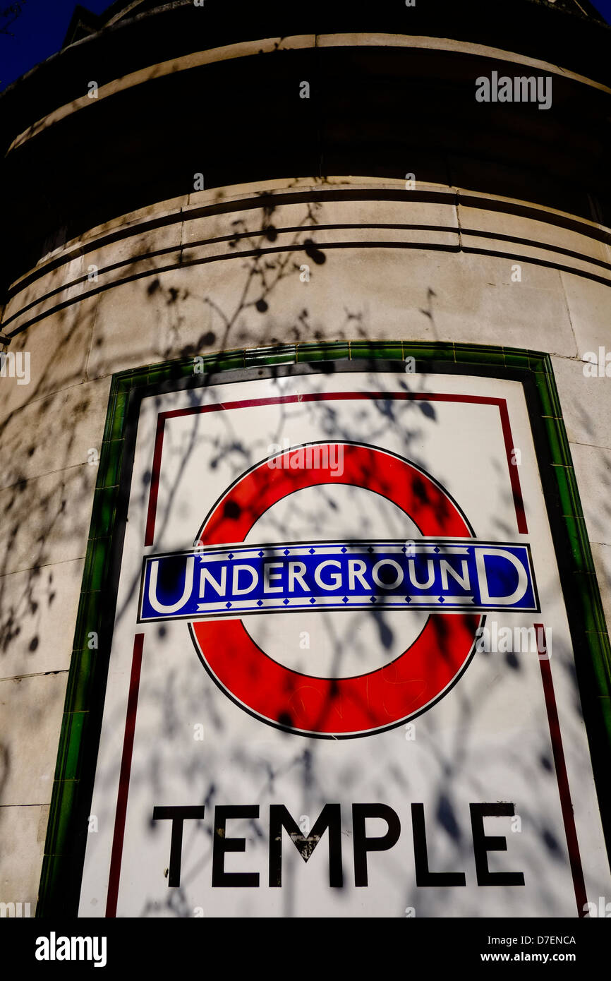 Temple station underground sign hi-res stock photography and images - Alamy