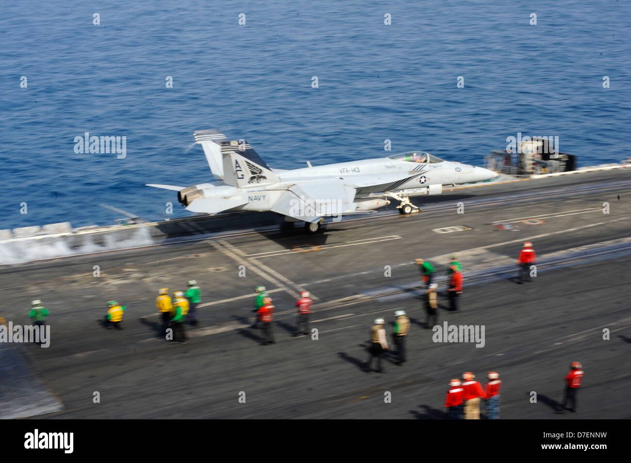 An F/A-18E Super Hornet launches Stock Photo - Alamy