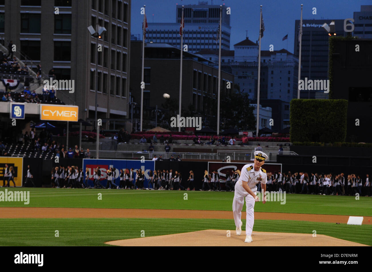 Capt thom burke commanding officer hi-res stock photography and images ...