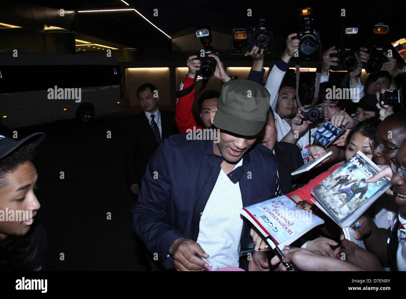 Taipei, Taiwan. 5th May, 2013. Will Smith and Jaden Smith said goodbye ...