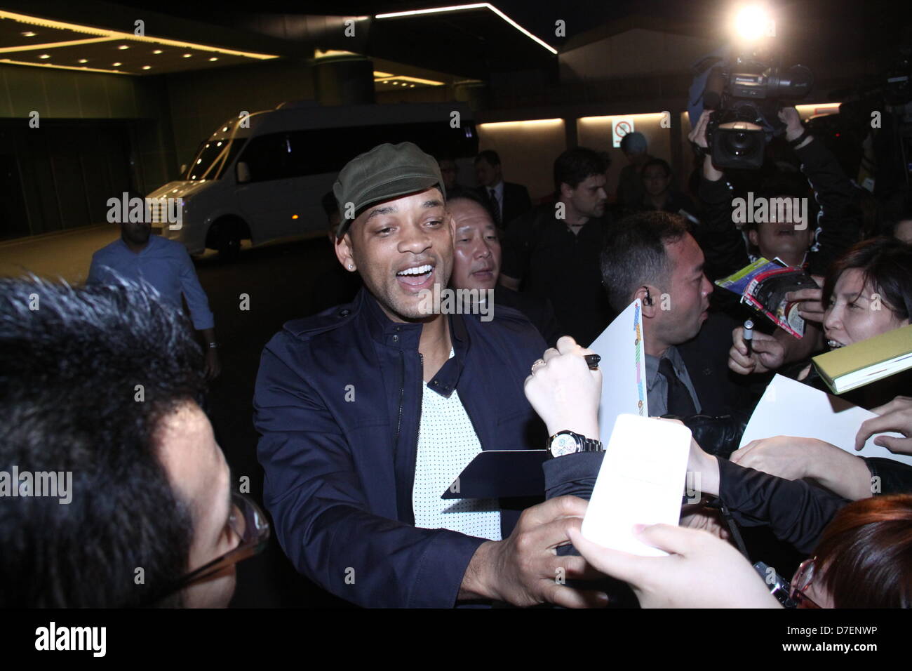 Taipei, Taiwan. 5th May, 2013. Will Smith and Jaden Smith said goodbye ...