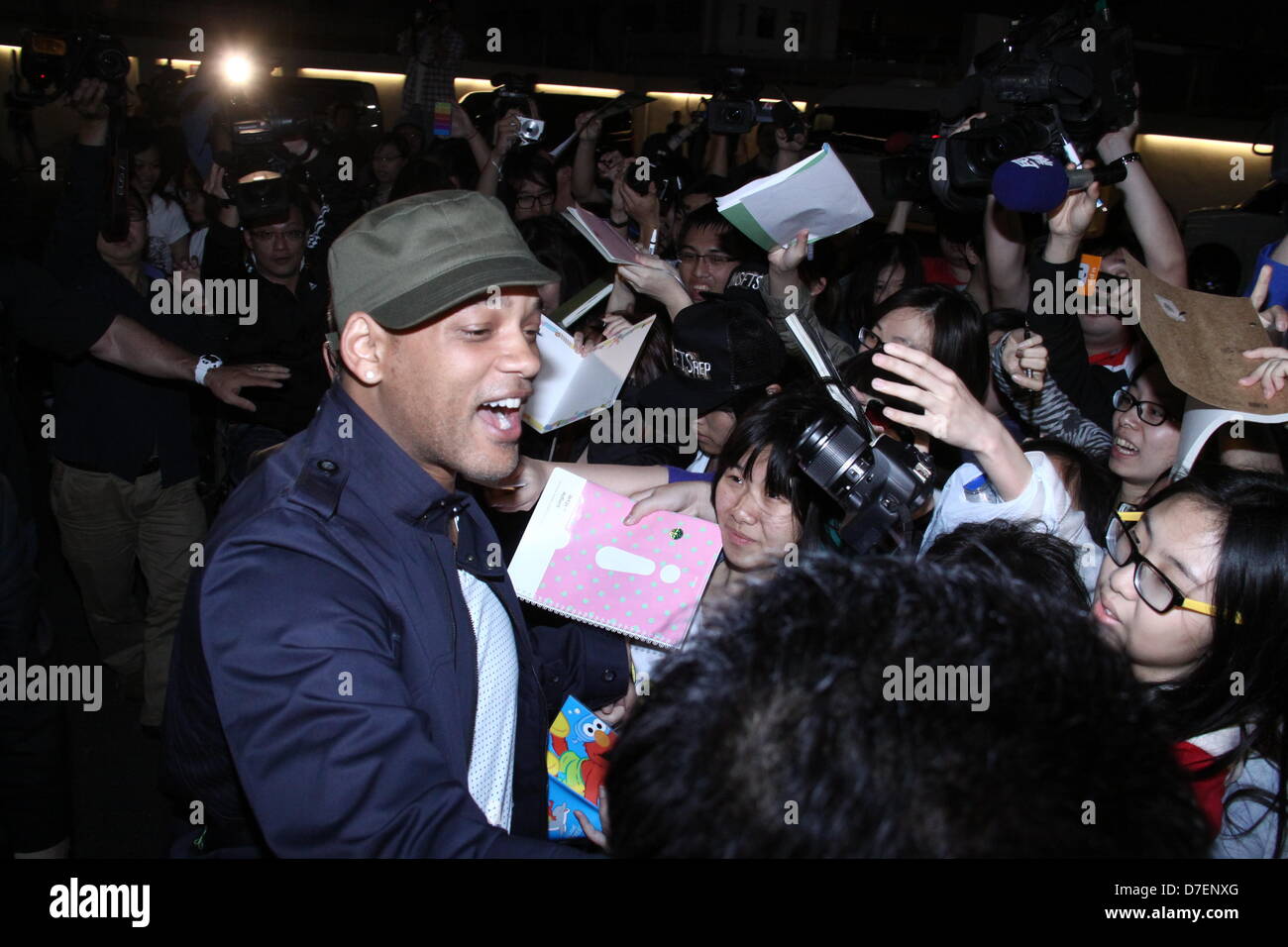 Taipei, Taiwan. 5th May, 2013. Will Smith and Jaden Smith said goodbye ...