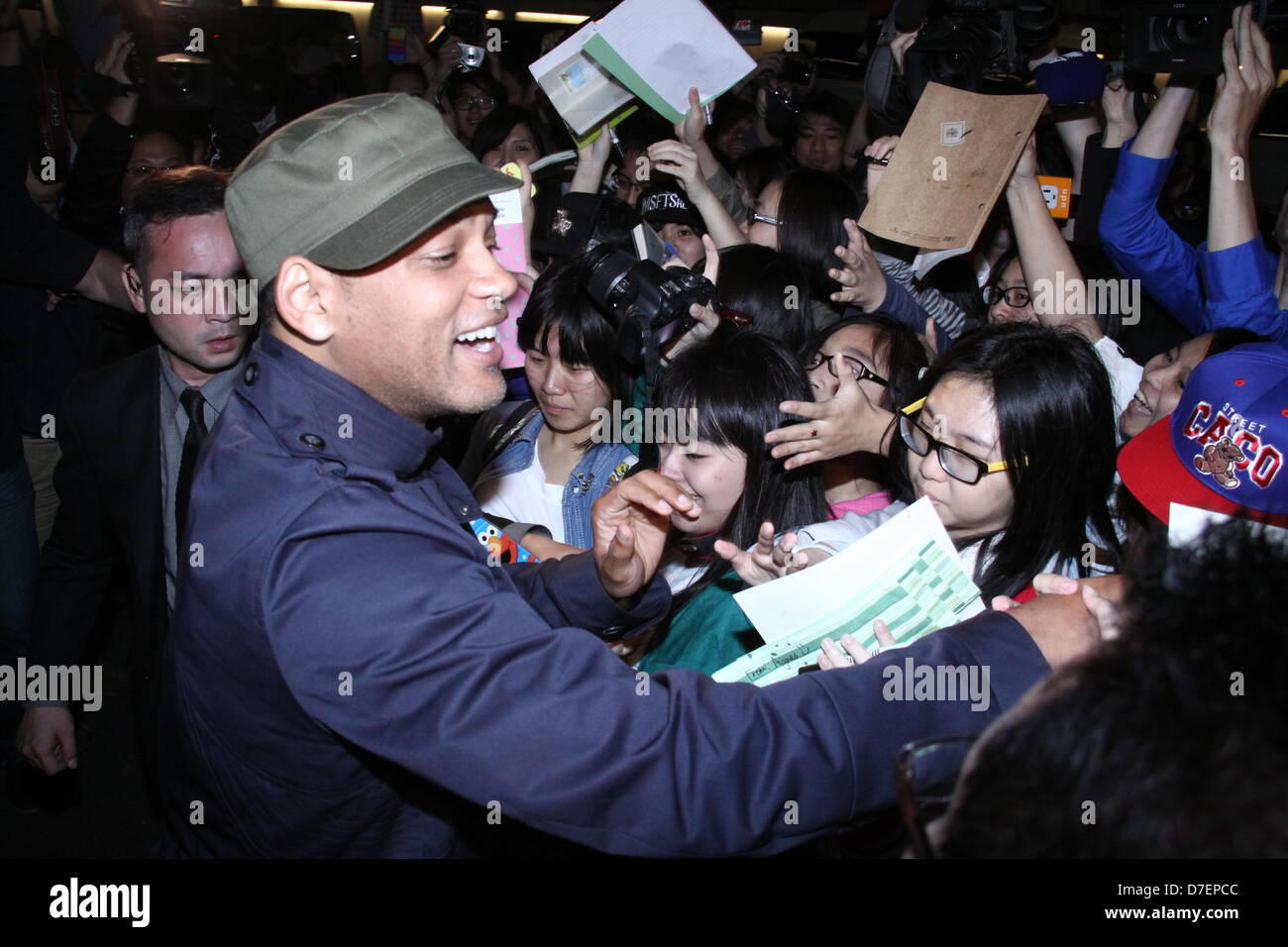 Taipei, Taiwan. 5th May, 2013. Will Smith and Jaden Smith said goodbye ...