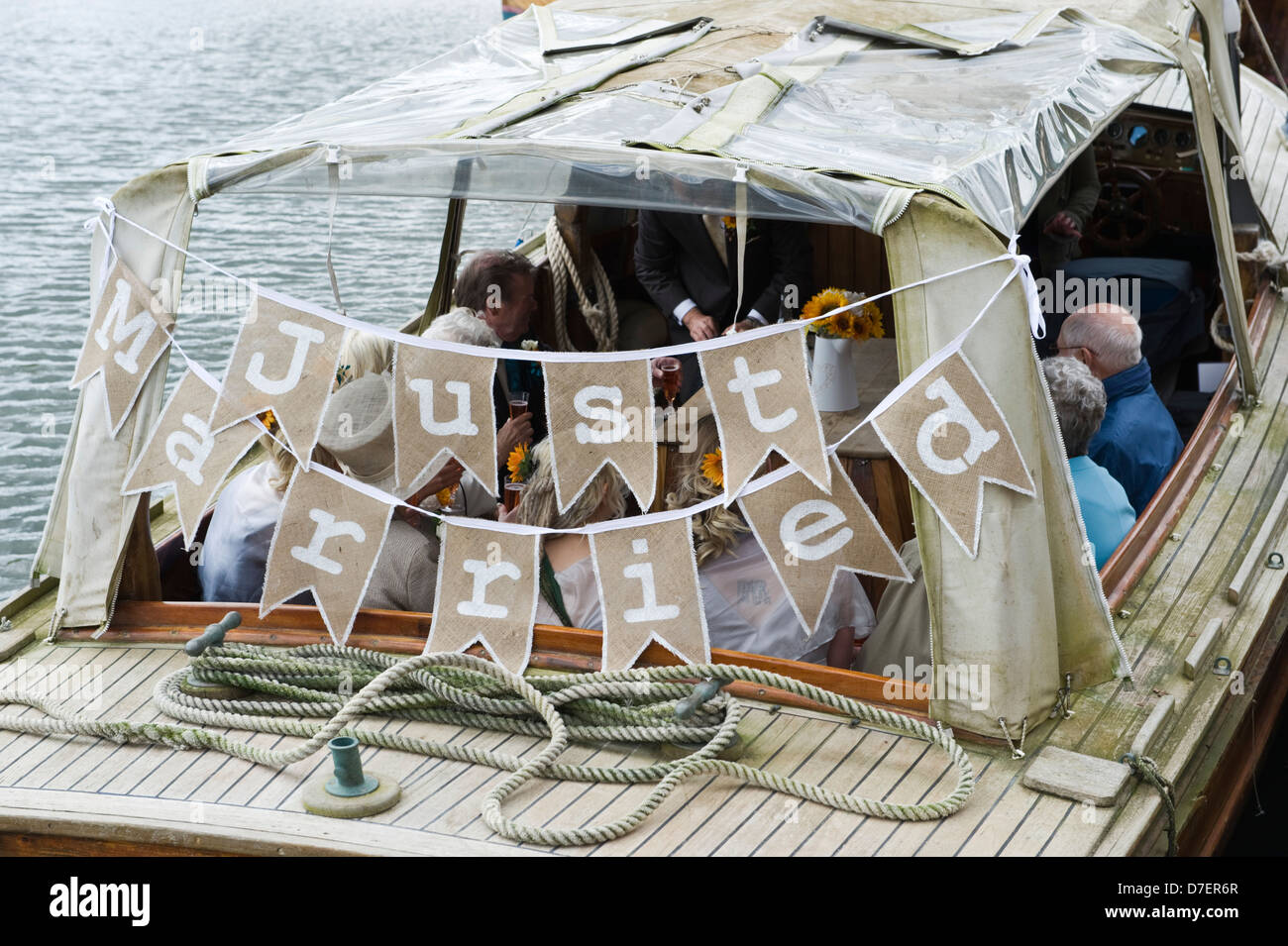 Boat setting off uk hi-res stock photography and images - Alamy