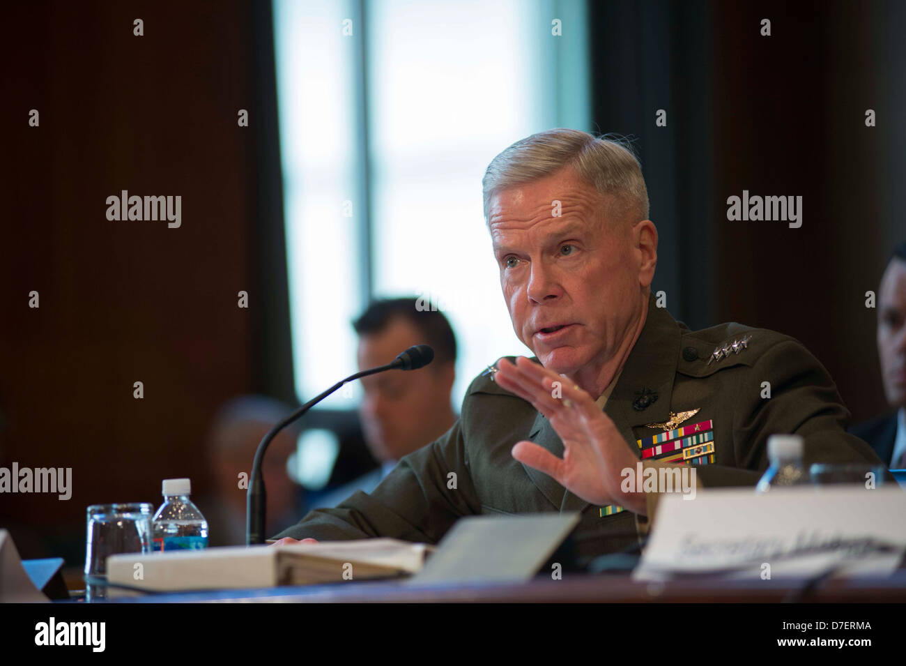 Testifies hi-res stock photography and images - Alamy