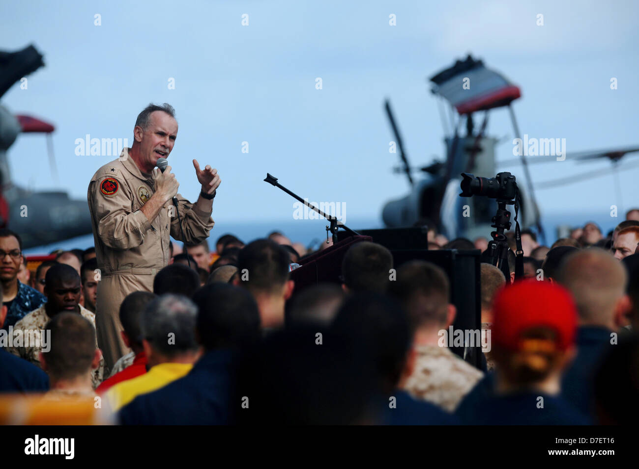 USS Kearsarge holds an all-hands call Stock Photo - Alamy