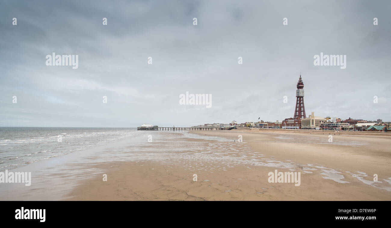 Blackpool beach with Blackpool tower in the background Stock Photo - Alamy