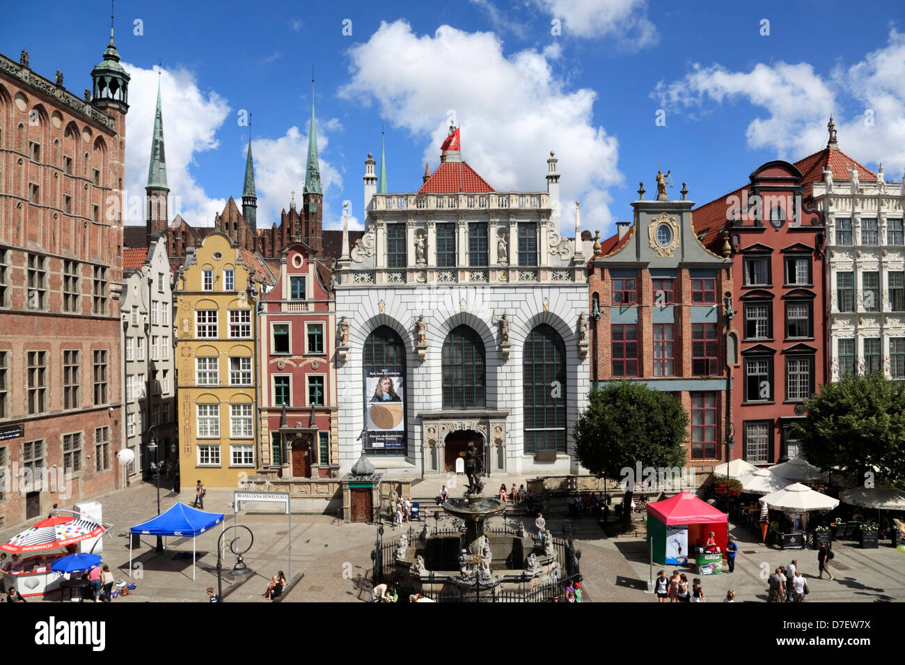 Gdansk, Langer Markt, Dlugi Targ, old houses with Neptun fountain ...