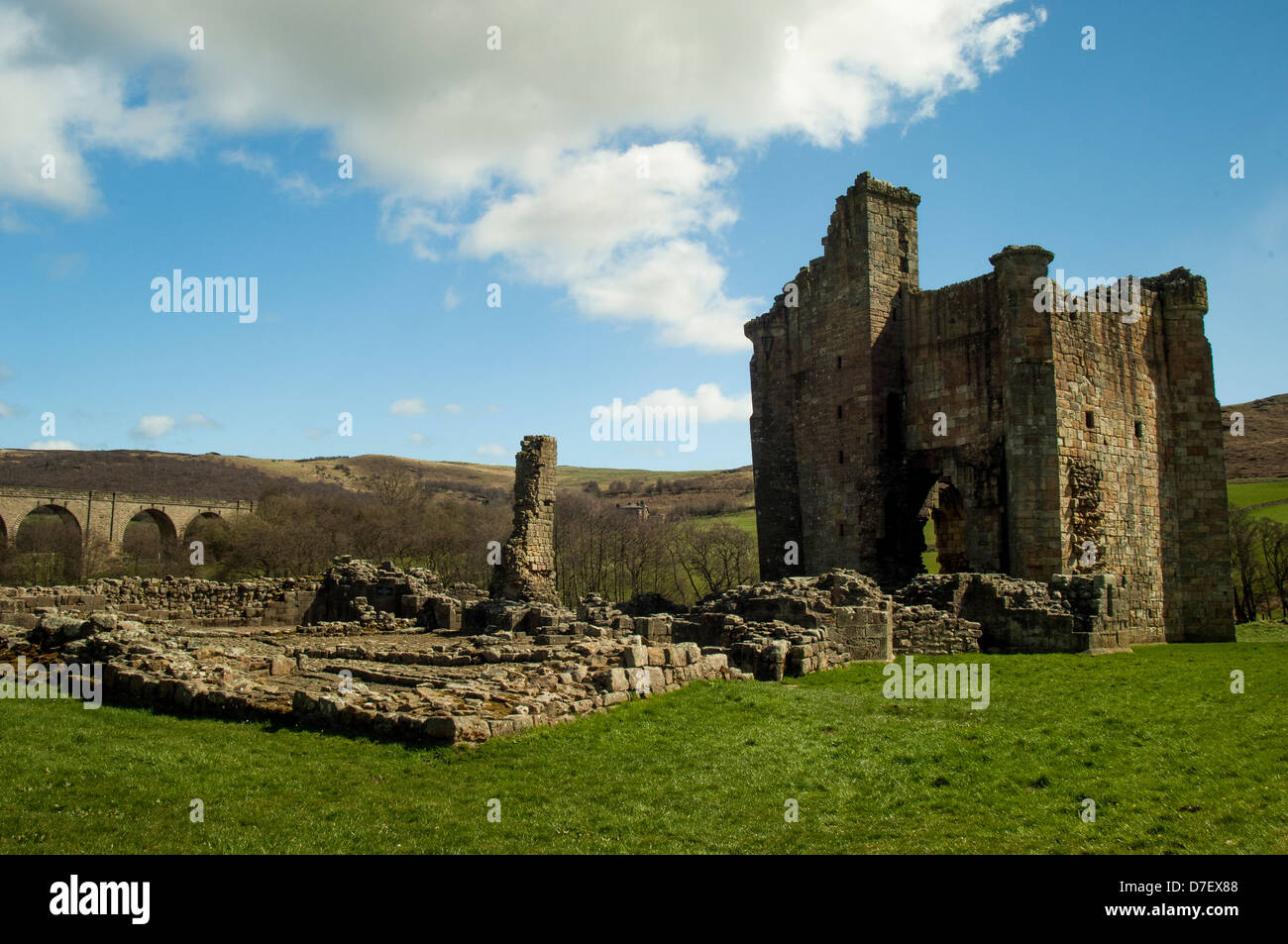 Ruins of edlingham castle hi-res stock photography and images - Alamy