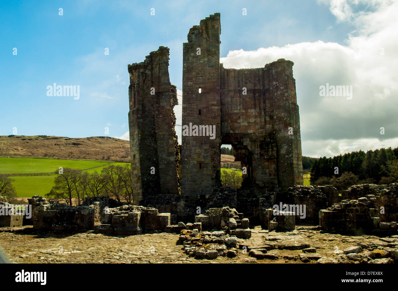 Ruins of edlingham castle hi-res stock photography and images - Alamy