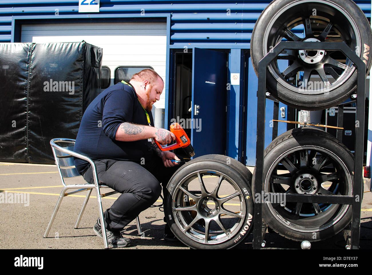 Tyre Fitter High Resolution Stock Photography and Images - Alamy