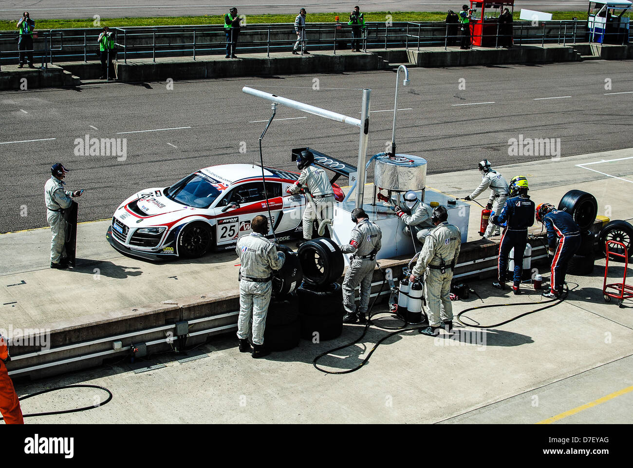 Pit stop motor racing at Rockingham Stock Photo - Alamy