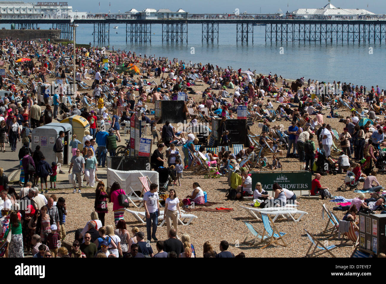 People Enjoy The Hot Weather On Brighton Beach High Resolution Stock ...