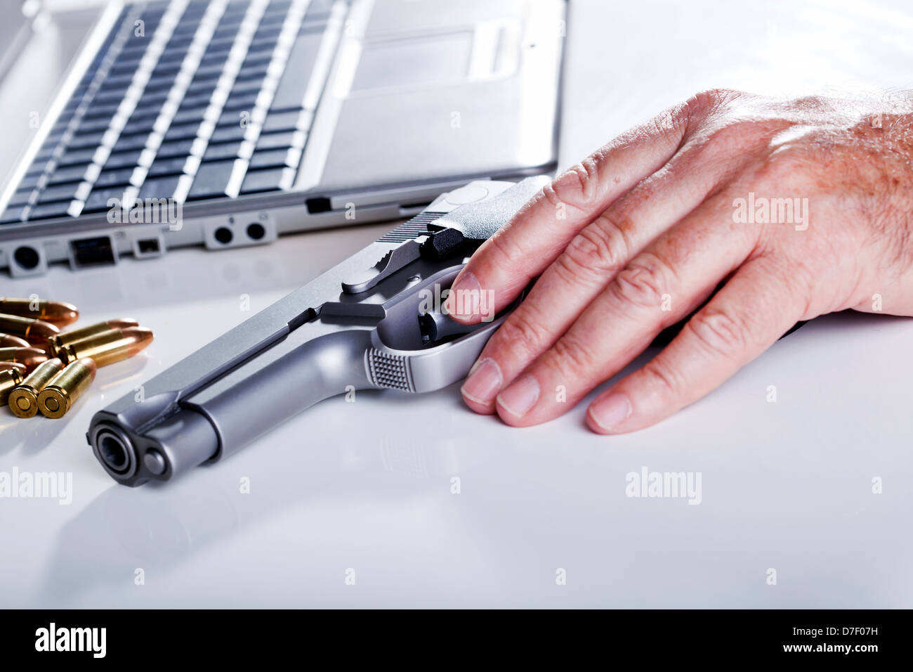 Gold gun and hand hi-res stock photography and images - Alamy