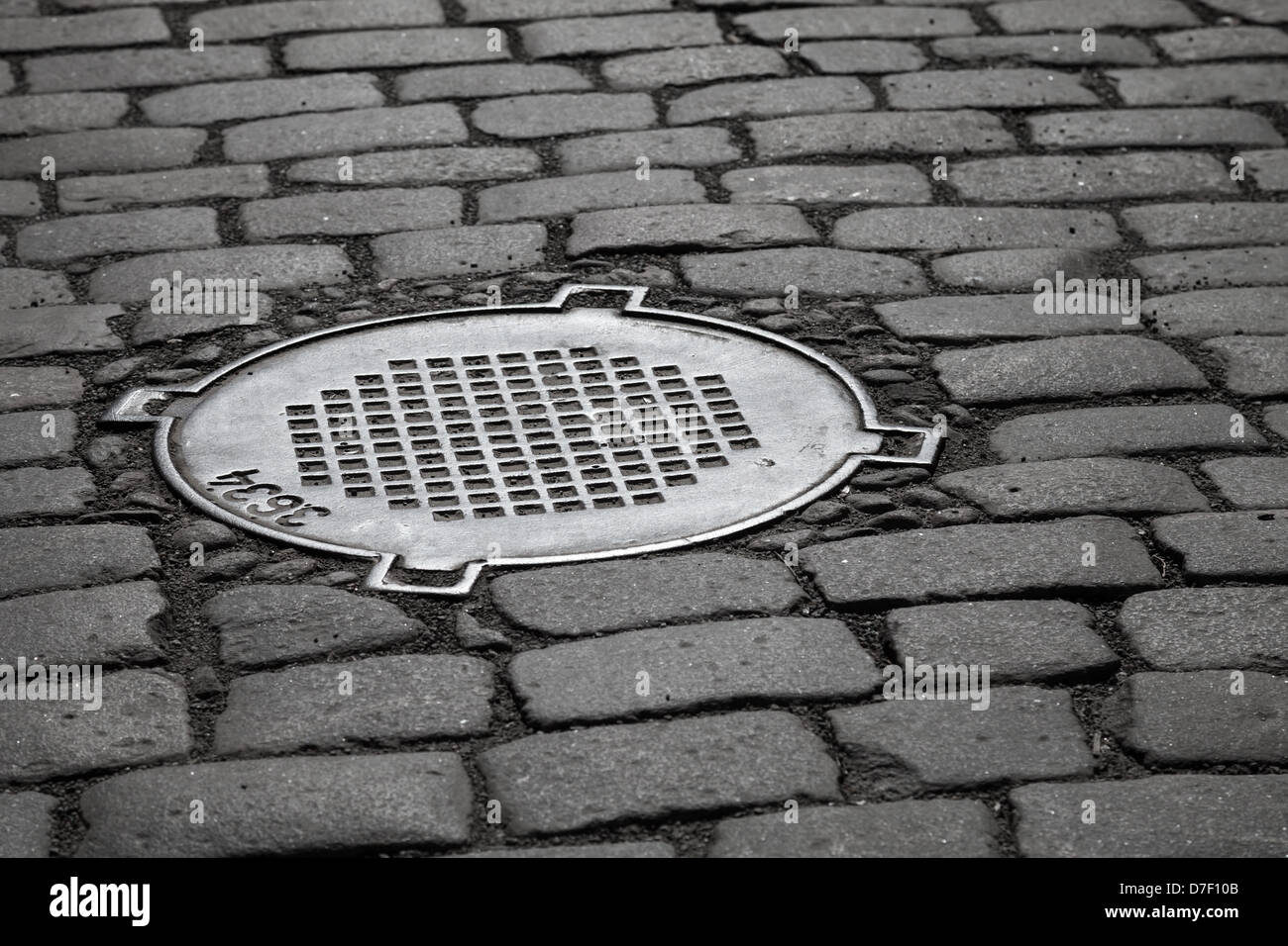 Manhole sign hi-res stock photography and images - Alamy