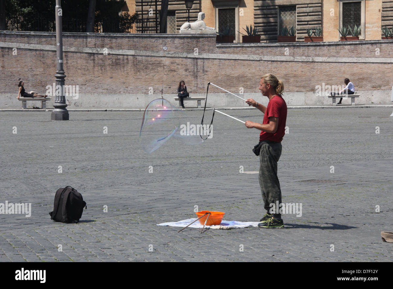 street entertainer in piazza del popolo square in rome italy Stock ...