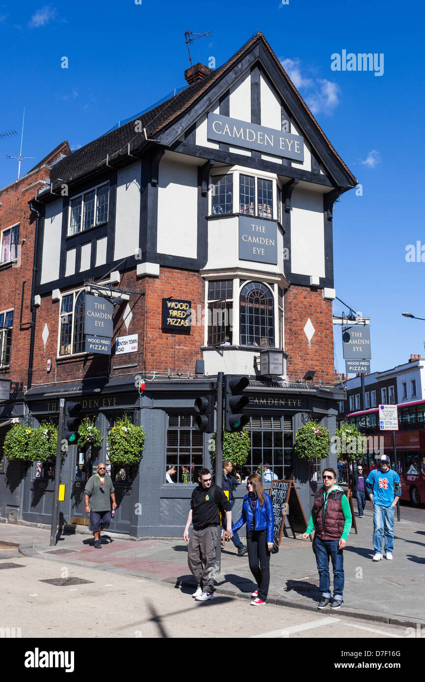 English pub front hi-res stock photography and images - Alamy