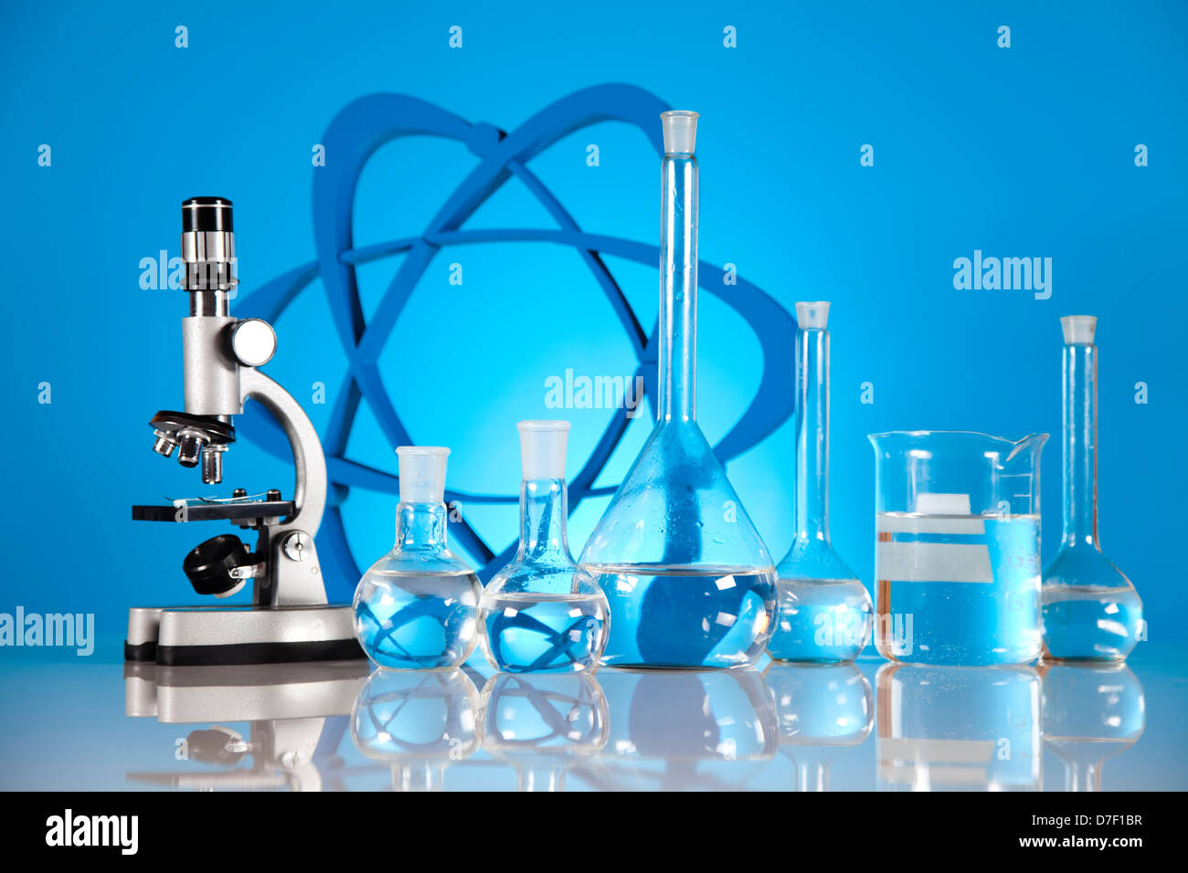 Atom, Molecules model, Laboratory glassware Stock Photo - Alamy