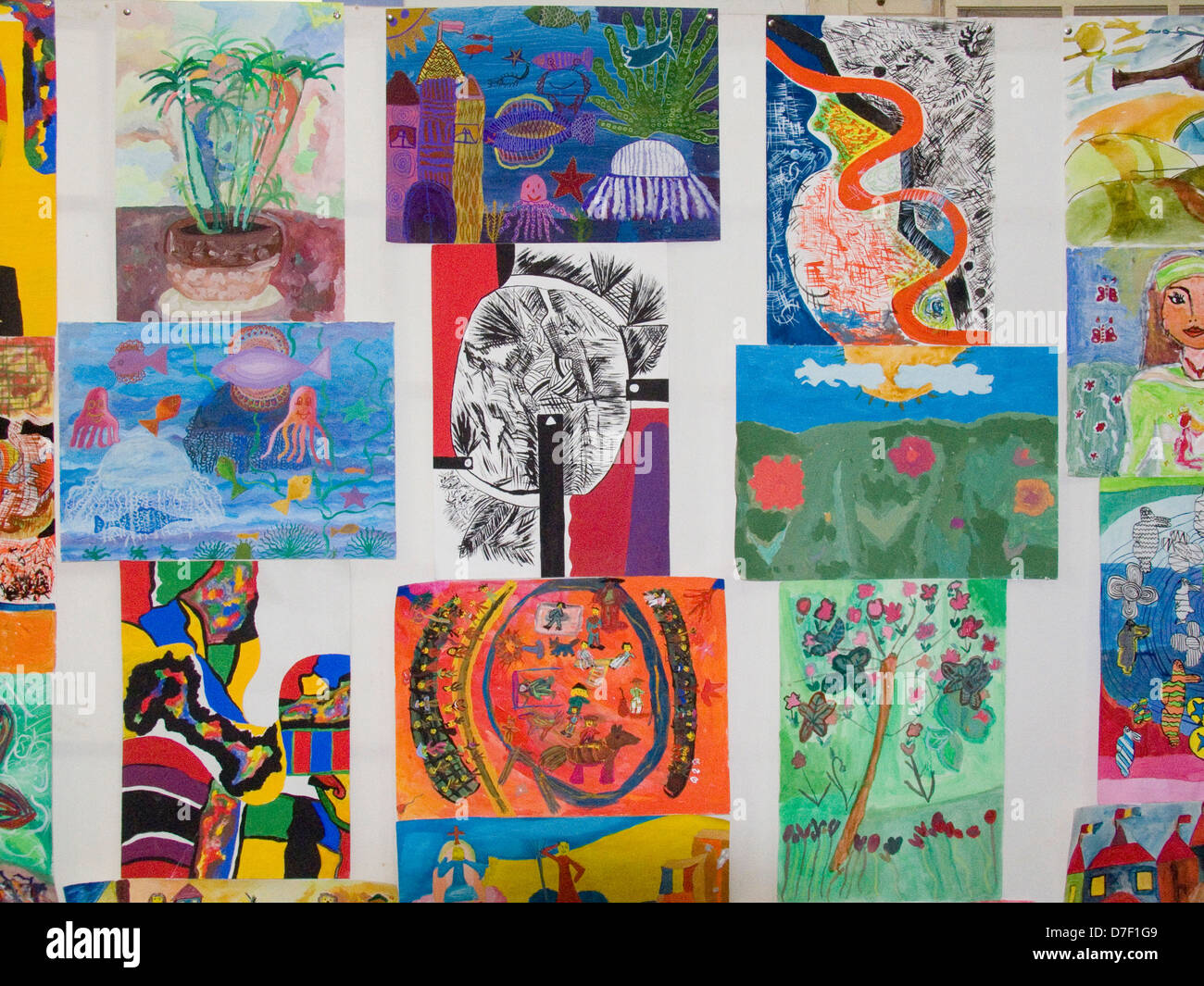 Drawings for children hi-res stock photography and images - Alamy