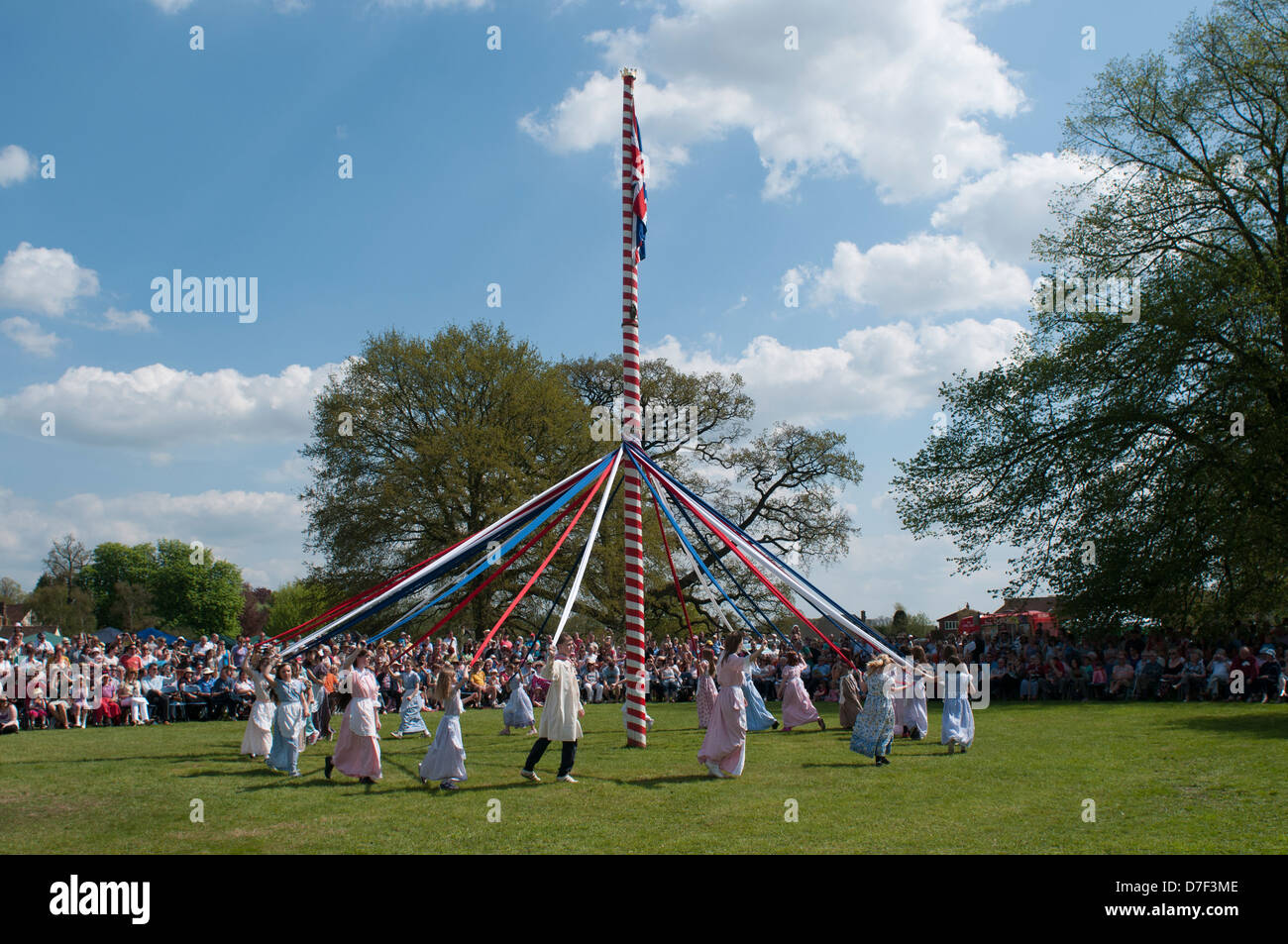 Ickwell maypole hi-res stock photography and images - Alamy