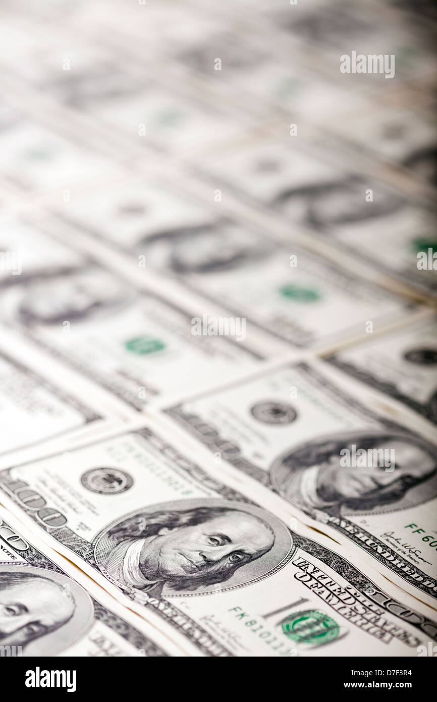 A large quantity of 100 US$ money notes lined up in a vertical row ...